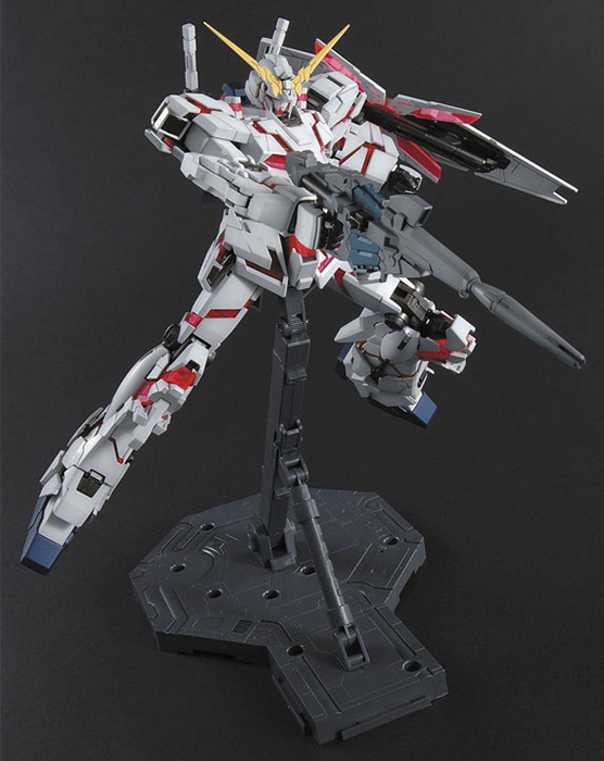 Unicorn Gundam Master Grade Model Kit 1/100 Scale | Mobile Suit Gundam ...