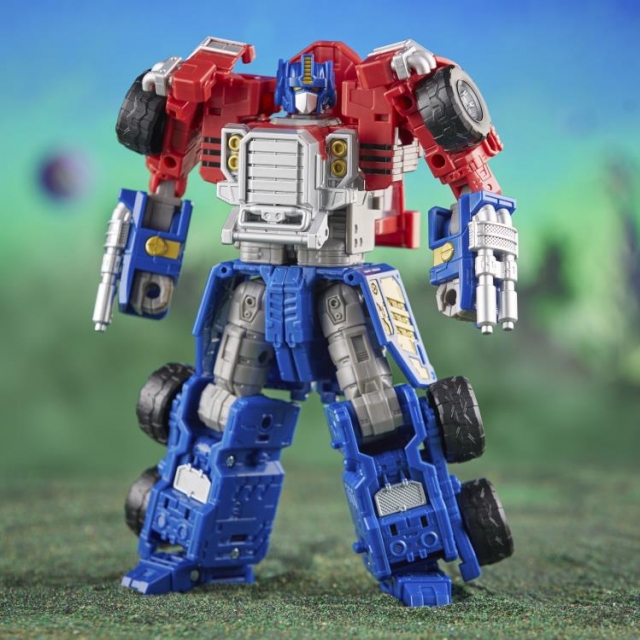 Commander Armada Universe Optimus Prime | Transformers Legacy Figure by ...