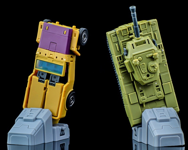 MS-B52 Arms Dealer Munitioner IDW Version | Magic Square