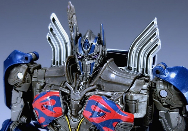 TLK-EX Dark Optimus Prime | The Last Knight Transformers Figure | Toygeek