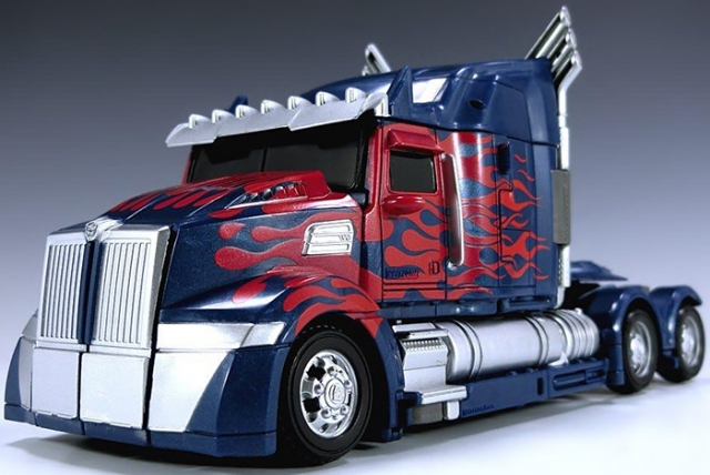 TLK-EX Dark Optimus Prime | The Last Knight Transformers Figure | Toygeek