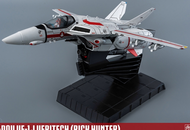 VF-1J Veritech Rick Hunter | Robotech Figure | Toygeek