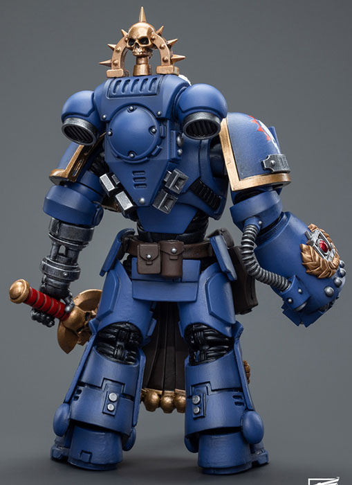 Ultramarines Lieutenant with Power Fist 1/18 Scale | Warhammer 40K ...