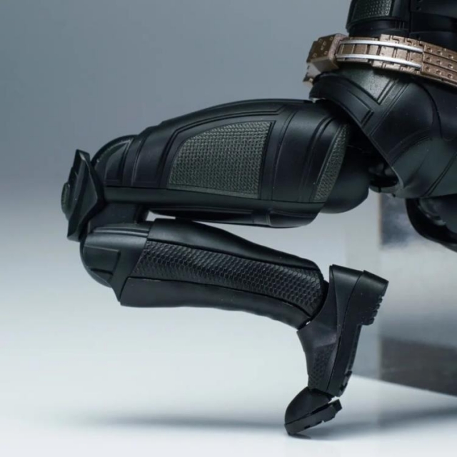 Batman and Bat-Signal Deluxe Model Kit 1/12 Scale | Batman: The Dark ...