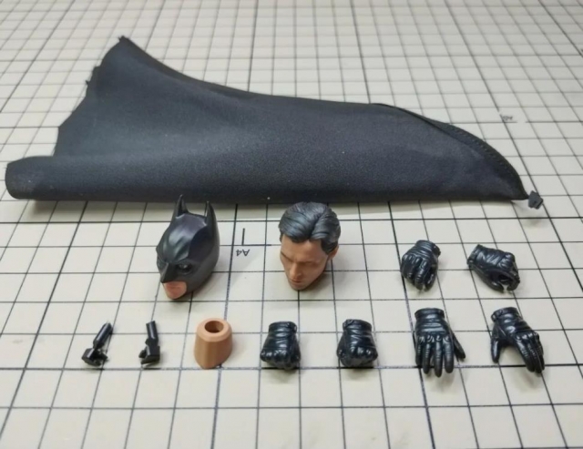 Batman and Bat-Signal Deluxe Model Kit 1/12 Scale | Batman: The Dark ...