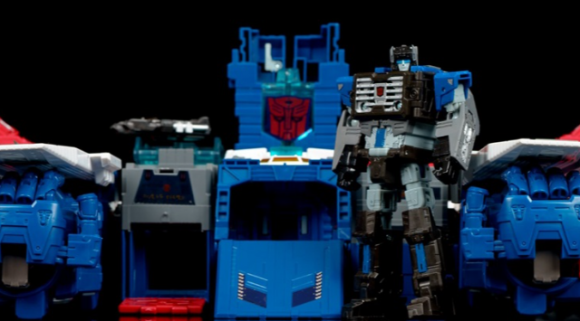Fortress Maximus | Titans Return Transformers Figure | Toygeek