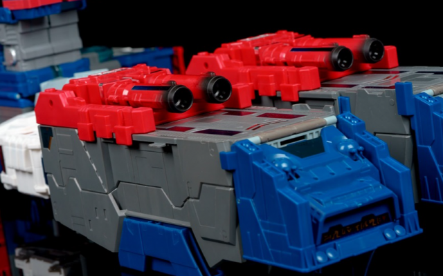 Fortress Maximus | Titans Return Transformers Figure | Toygeek