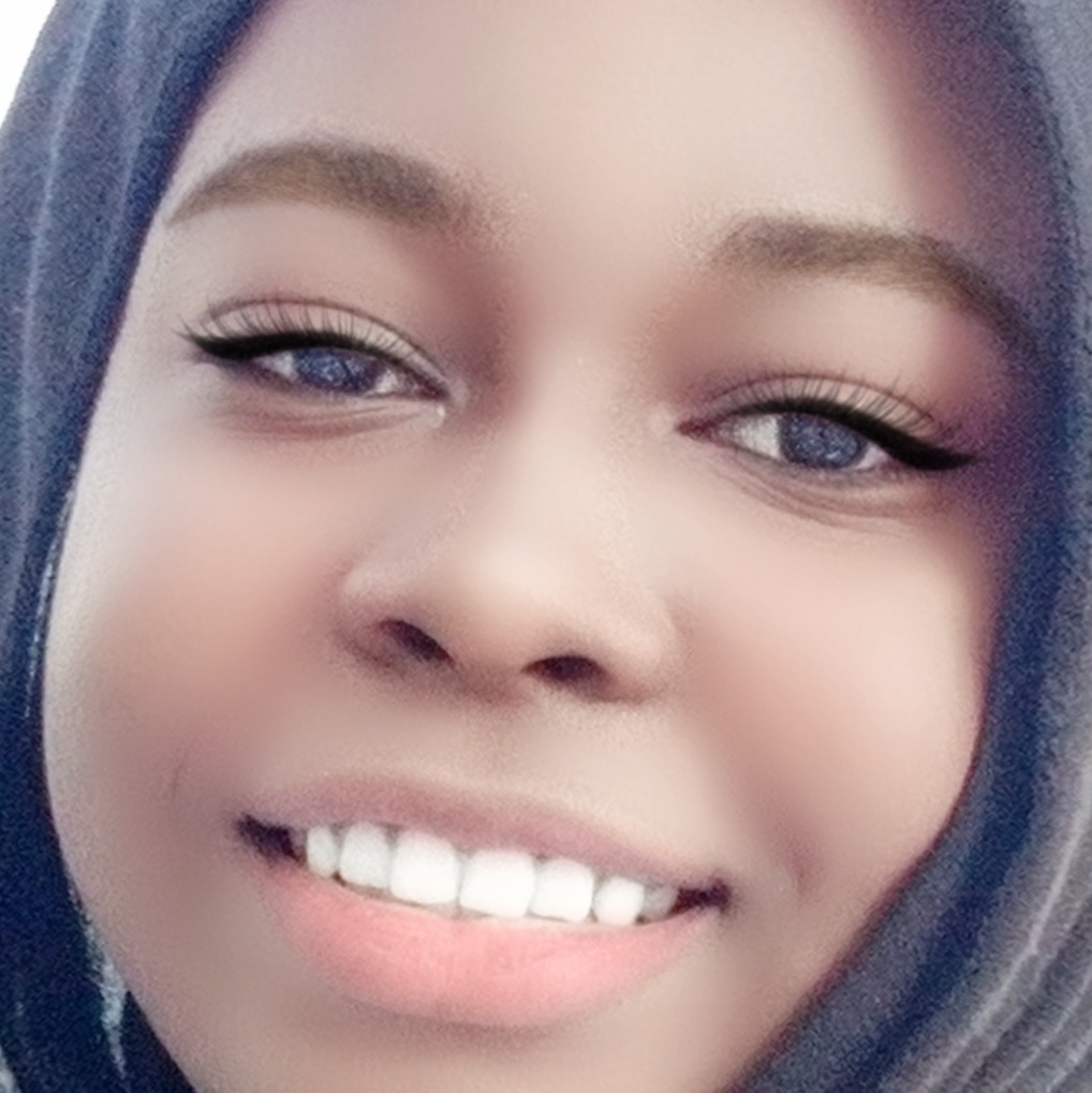 Stephanie Dera | United Arab Emirates | The Fashion Hero