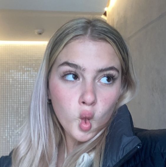 Nicole De vries | New Zealand | The Fashion Hero