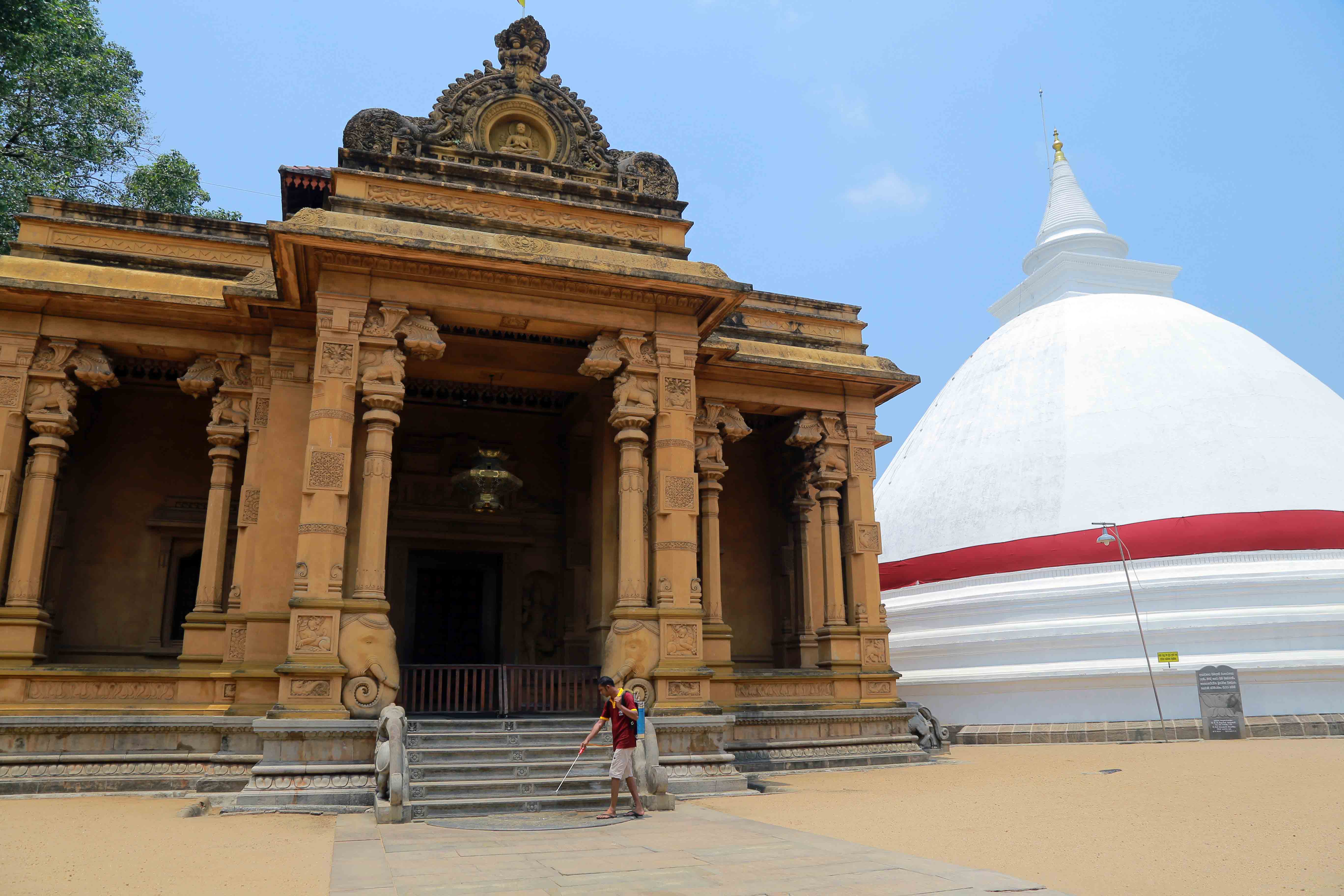 Kelaniya Temple undergoes disinfection process - The Morning - Sri ...