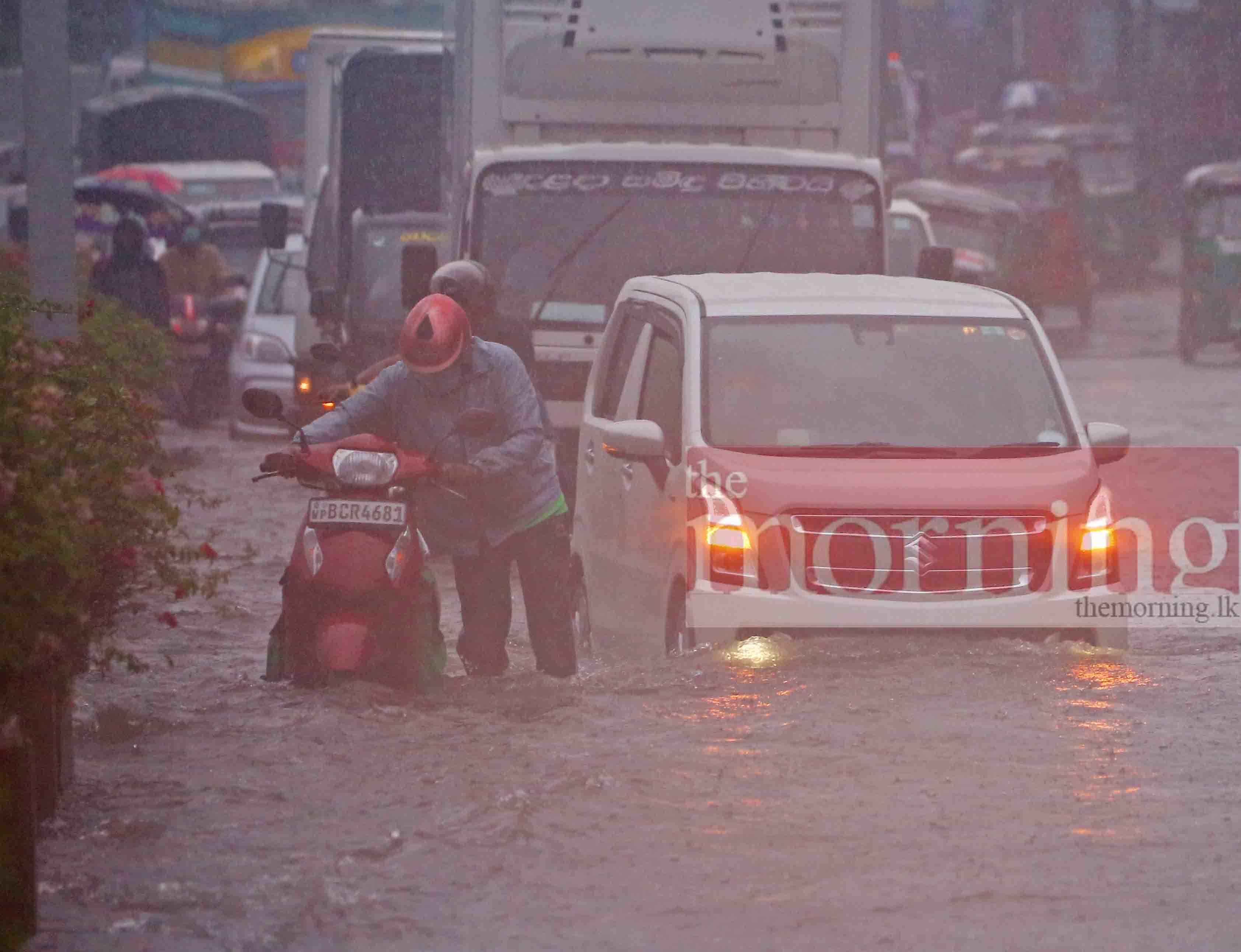 Roads in Colombo inundated due to heavy rains - The Morning - Sri Lanka ...