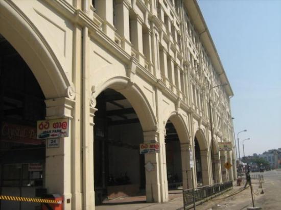 Covid-19 case reported from Gaffoor Building, Fort - The Morning - Sri ...