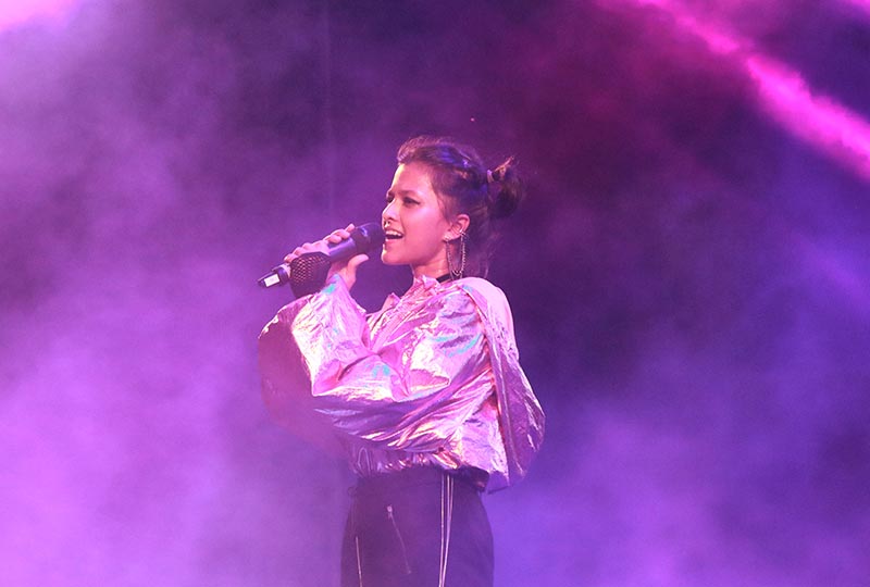 Sunny SIde Up: Yohani gets push from Amitabh B. - The Morning - Sri ...