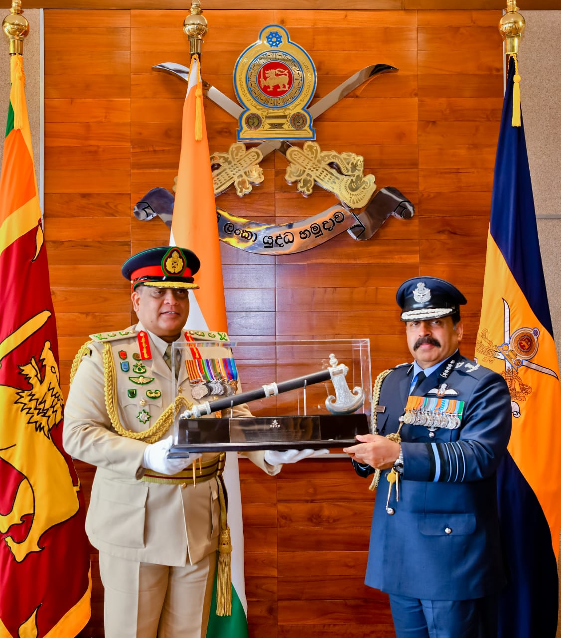 Indian Air Force Chief calls on Army Commander - The Morning - Sri ...