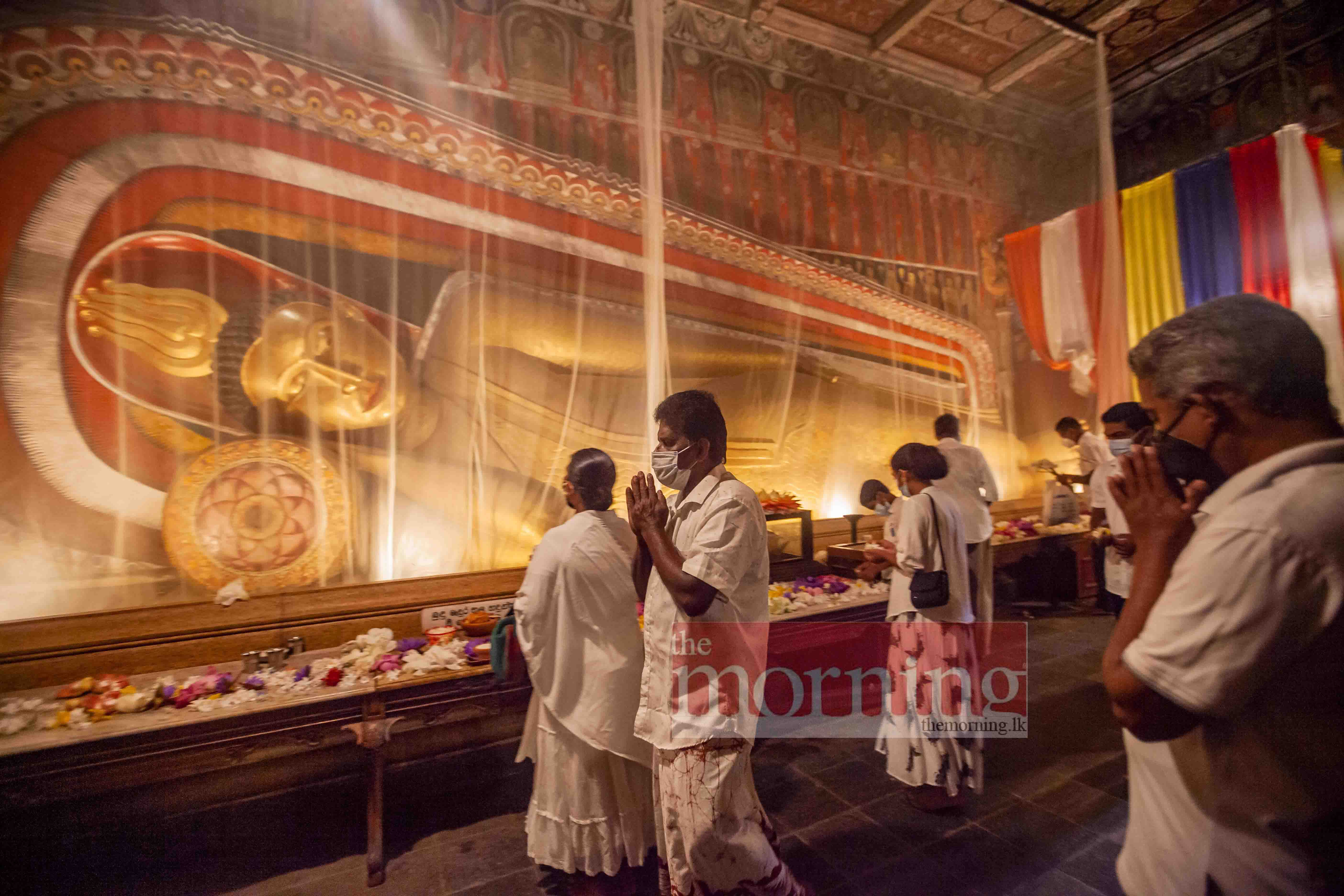 Buddhist devotees mark Esala Poya day - The Morning - Sri Lanka News