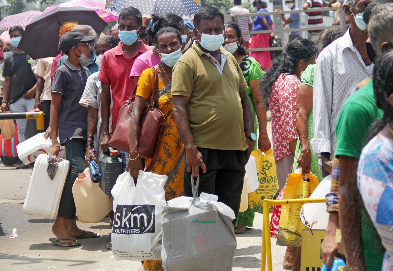 Army deployed to supervise CPC filling stations - The Morning - Sri ...