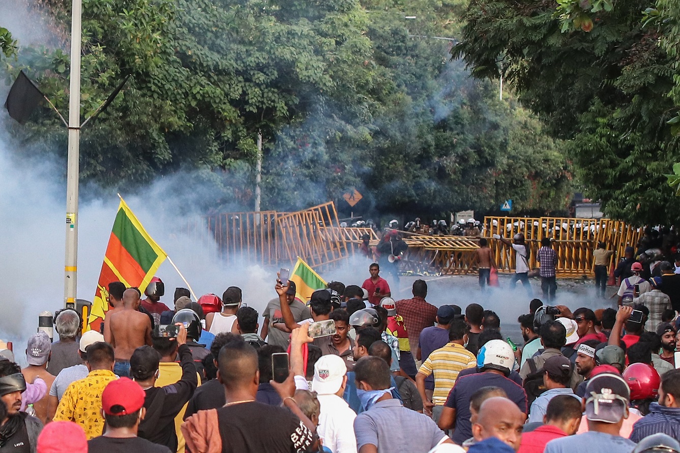 ‘Aragalaya’ divided between peaceful and violent factions - The Morning ...
