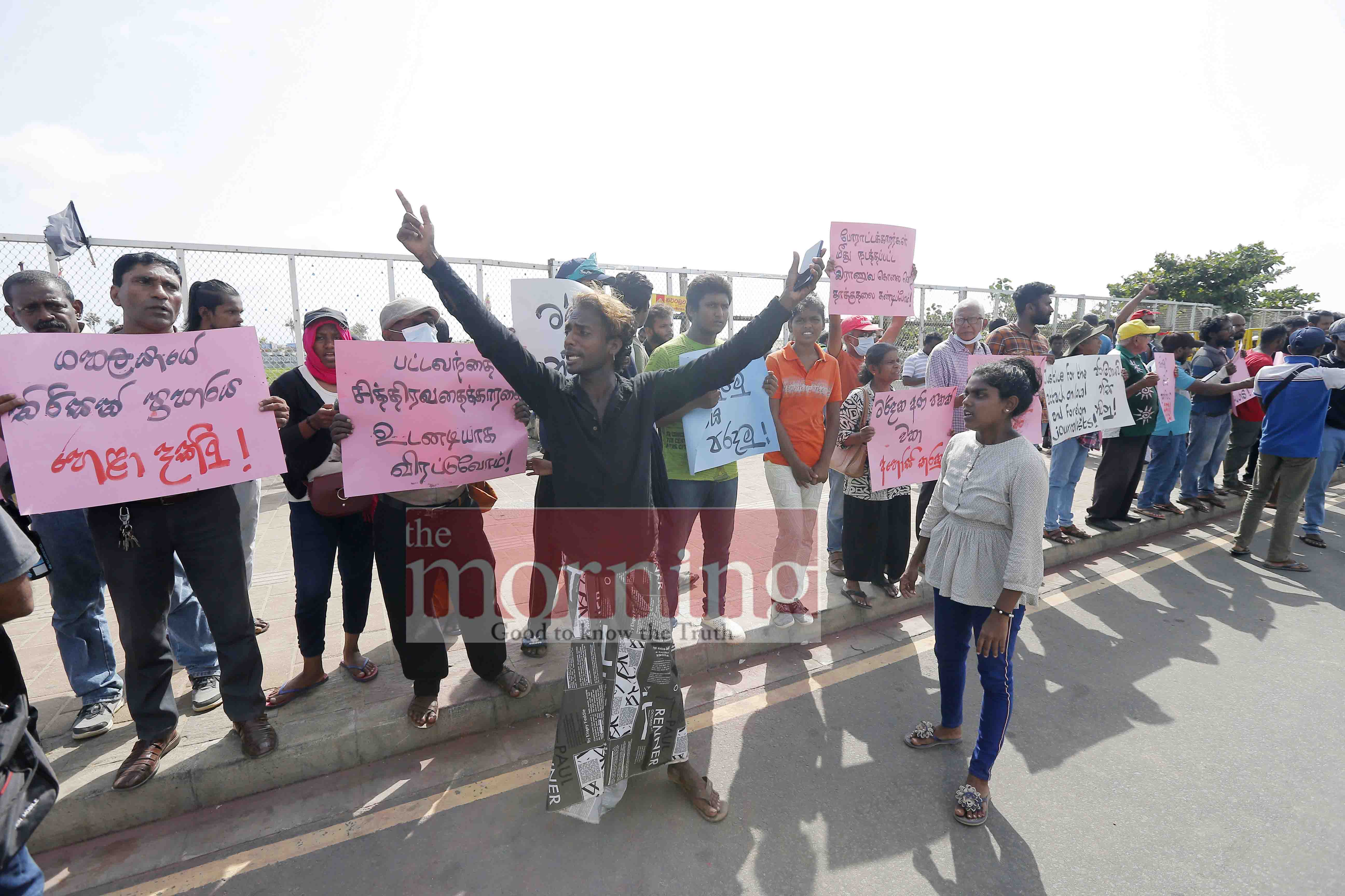 Aragalaya fighters protest against the persecution of freedom fighters ...