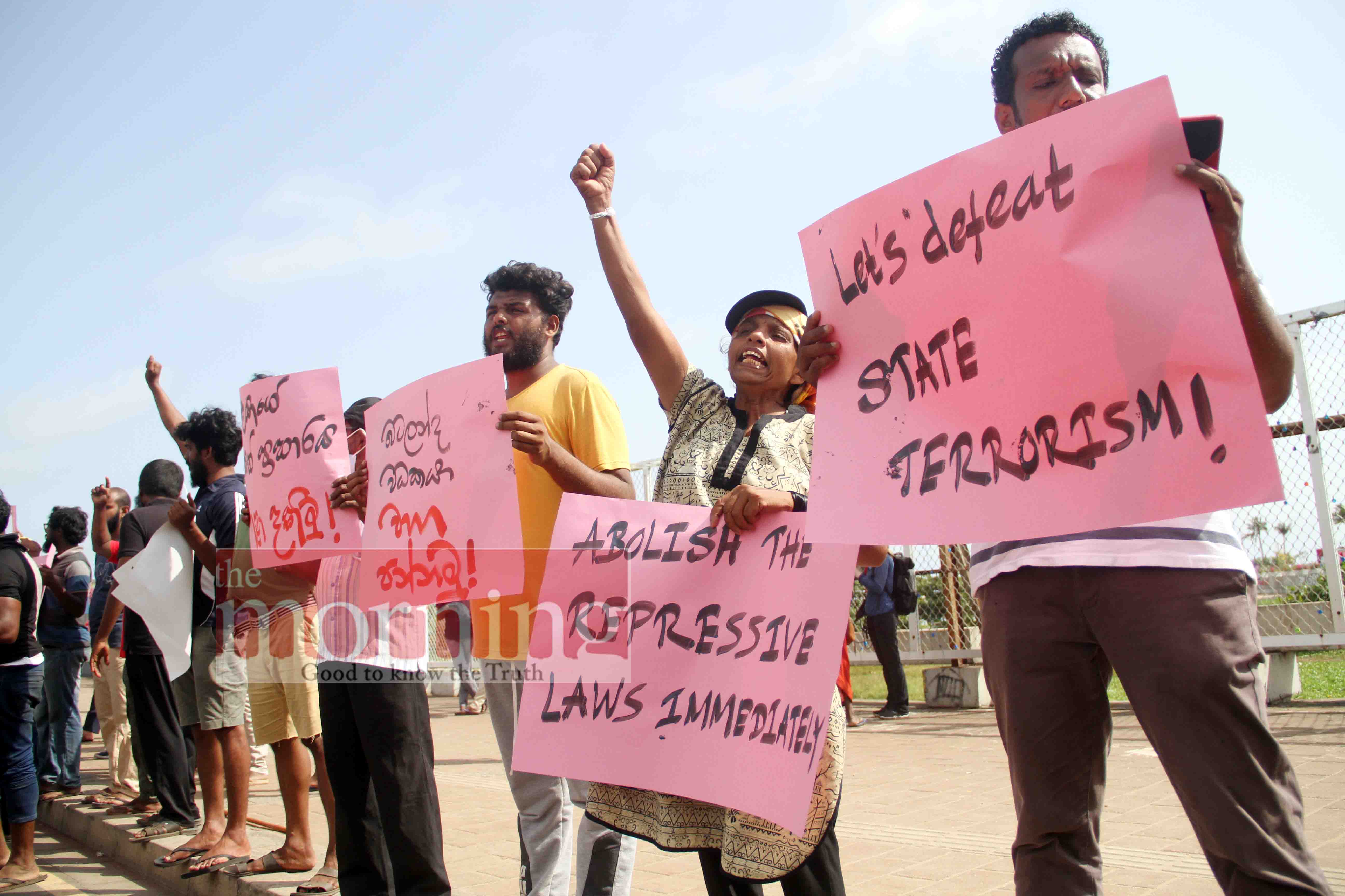 Aragalaya fighters protest against the persecution of freedom fighters ...