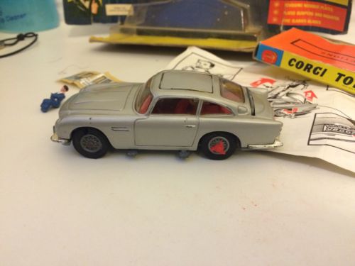 Corgi 270 James Bond Aston Martin DB5 With original WINGED BOX ...