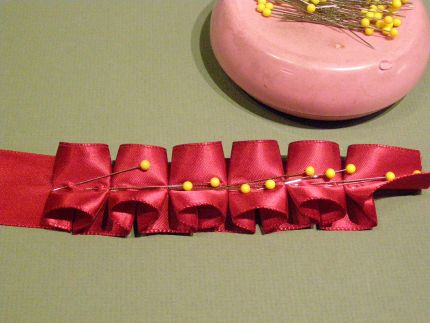 How to Make a Lovely Pleated-Ribbon Trim - Threads