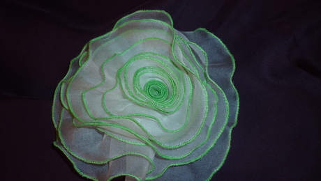 RAINFORESTCOUTURE green rose - Threads