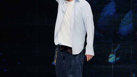 Designer Lee Alexander McQueen 1969 - 2010 - Threads