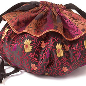 Make a Pleated Pouch Bag - Threads