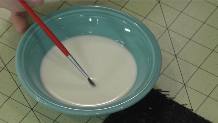 How to Mark Dark Fabrics With Cornstarch for Sewing Project