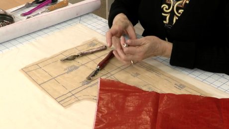 Couture Method for Using Tracing Paper | Video - Threads