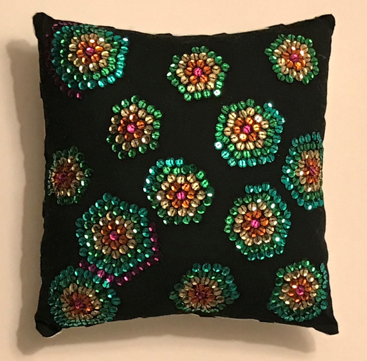 Make a Sequined Pillow for a Spark of Brilliance - Threads