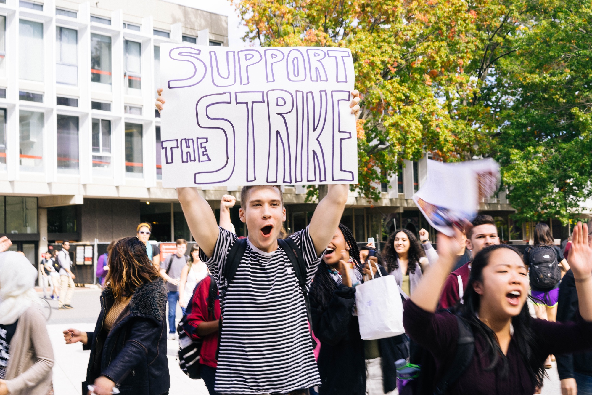 Hundreds of Students Leave Class to Support HUDS Strike | News | The ...