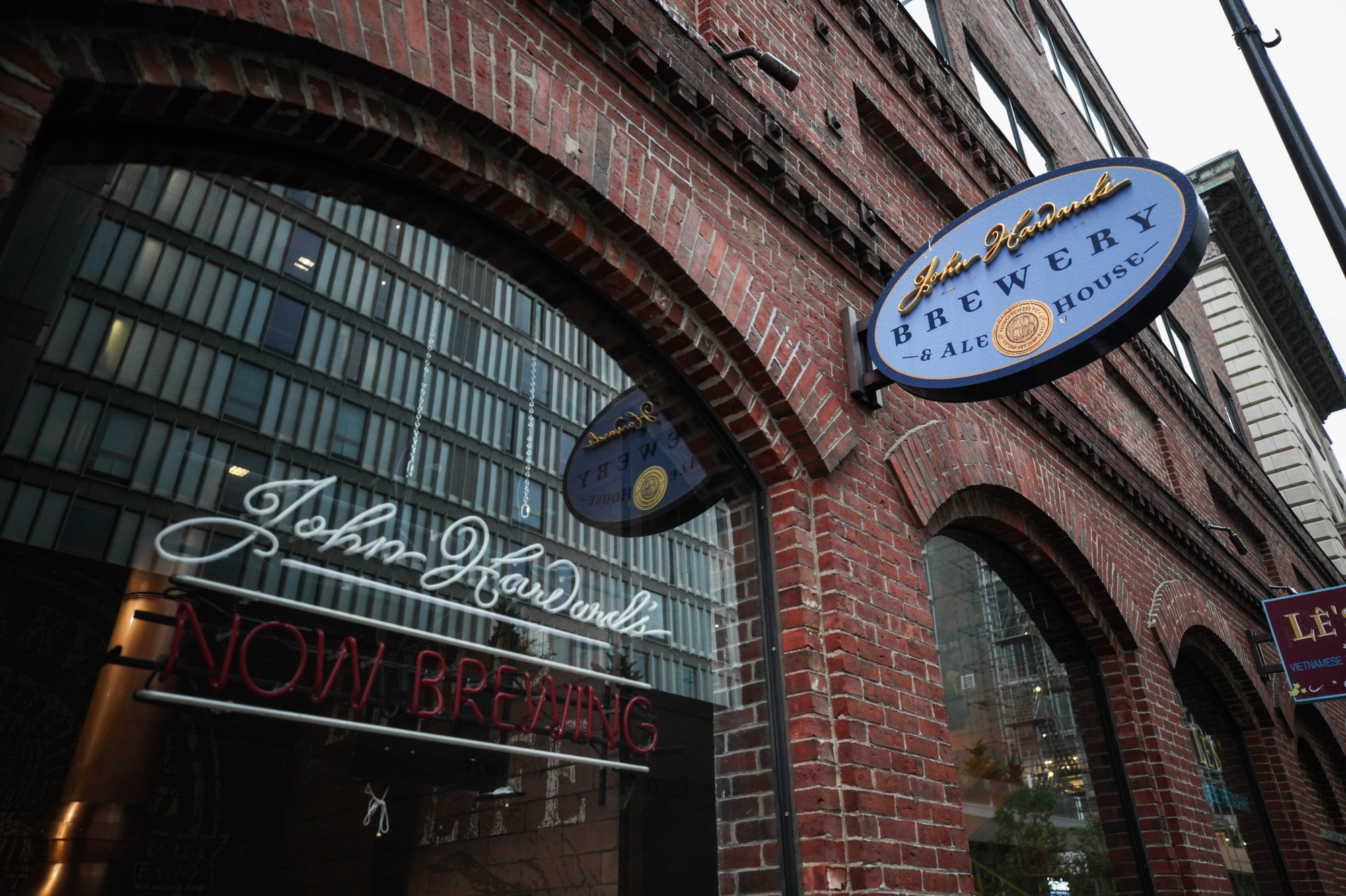 Last Call for John Harvard’s Brewery: Beloved Square Restaurant to ...