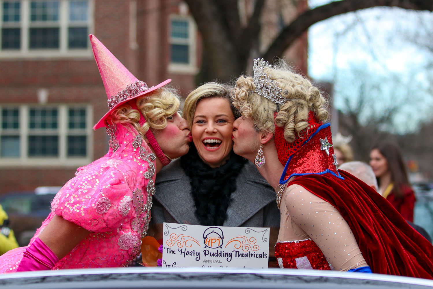 Elizabeth Banks Kiss | Multimedia | The Harvard Crimson