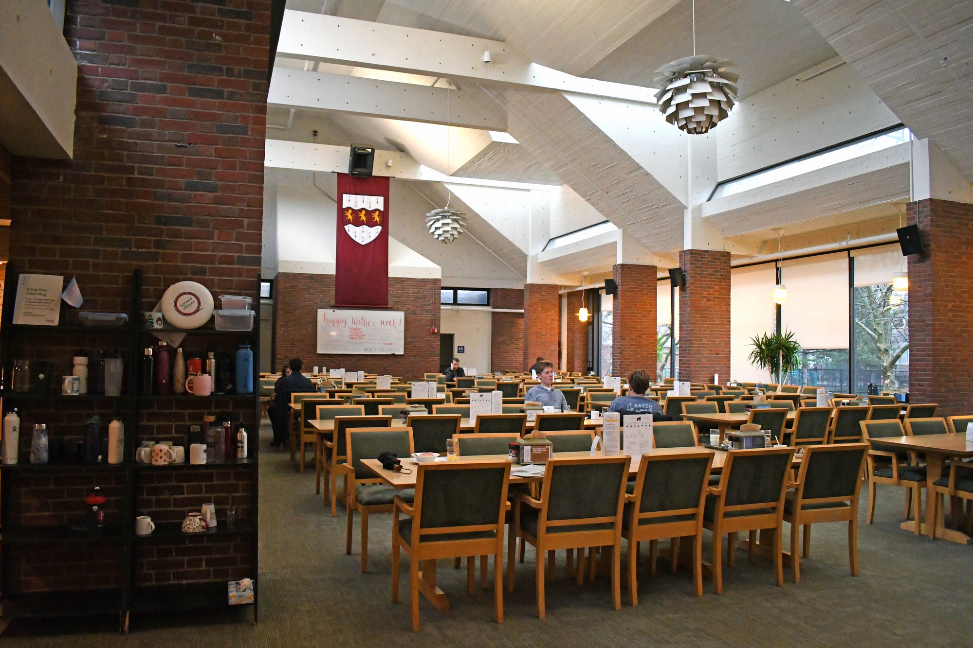 ‘How Do You Guys Stand This?’: Harvard Dining Hall Shifts Schedule ...
