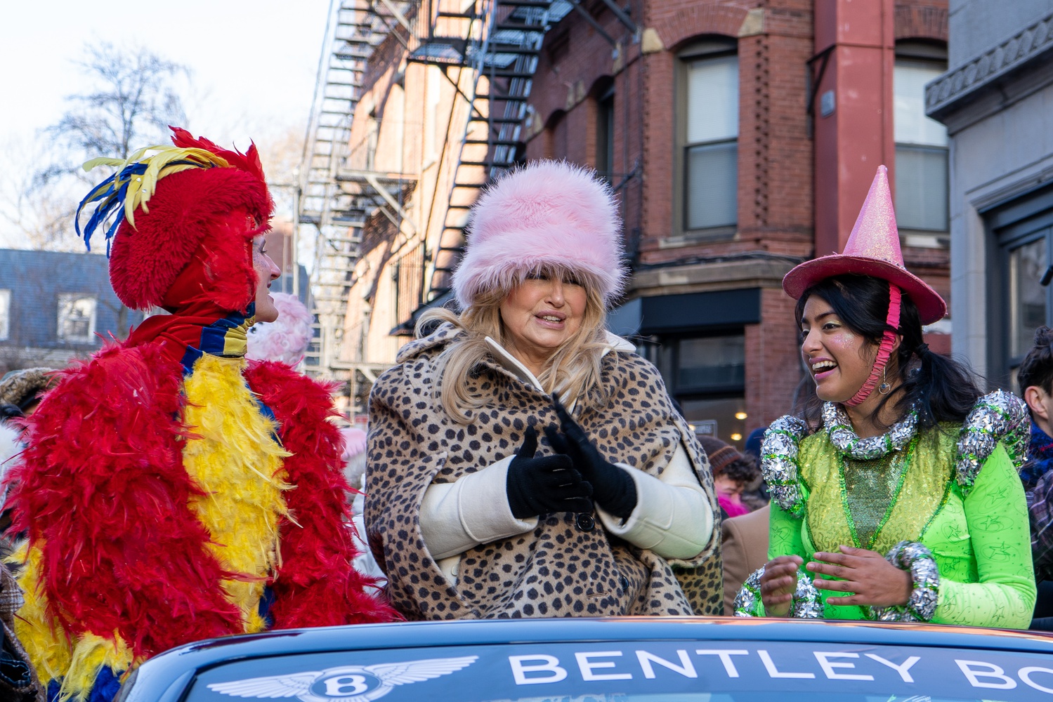 Jennifer Coolidge Arrives at Farkas Hall | Multimedia | The Harvard Crimson