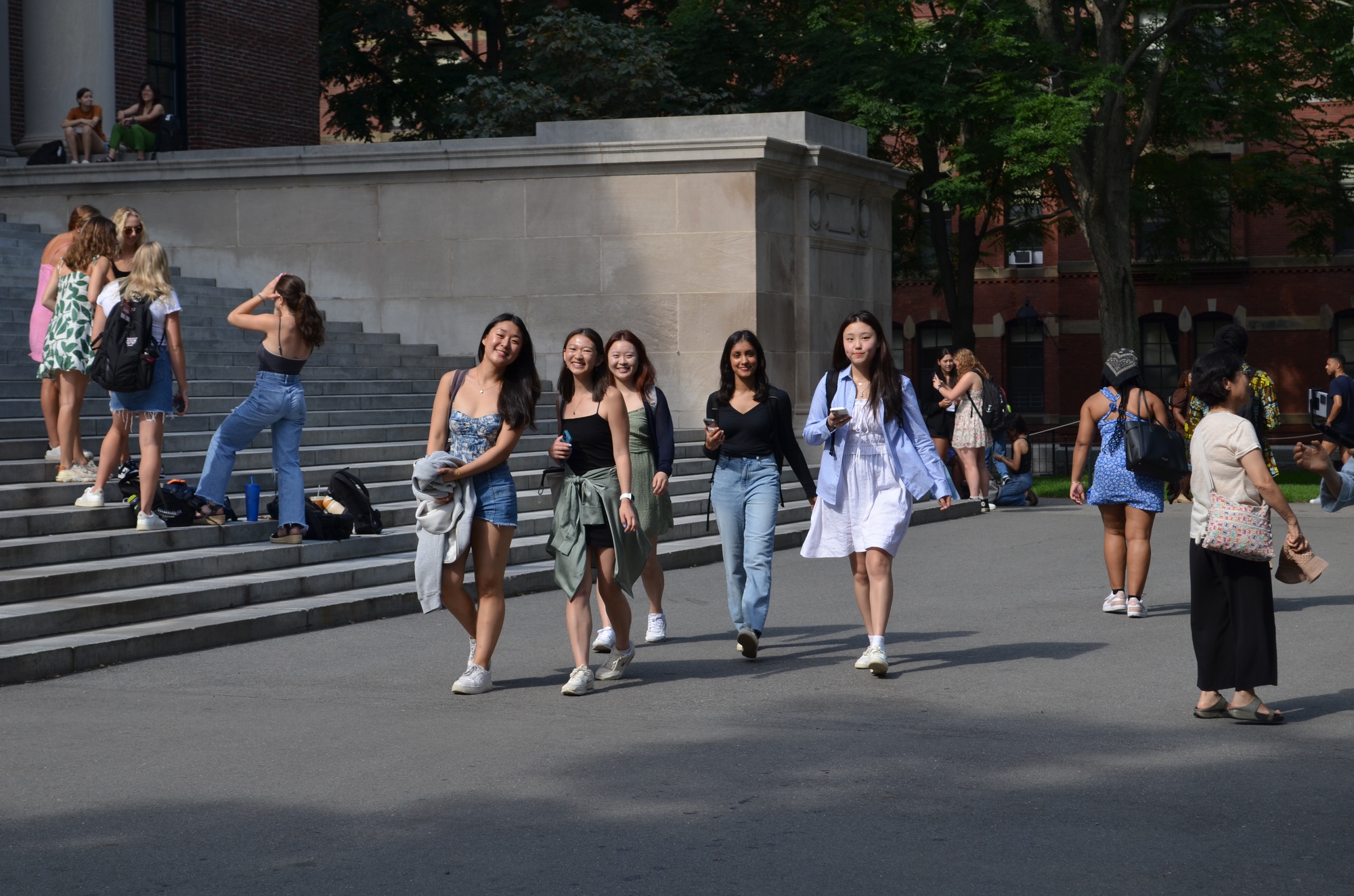 ‘Great to Be Back’: Harvard Undergrads Flock Into Classrooms for First ...