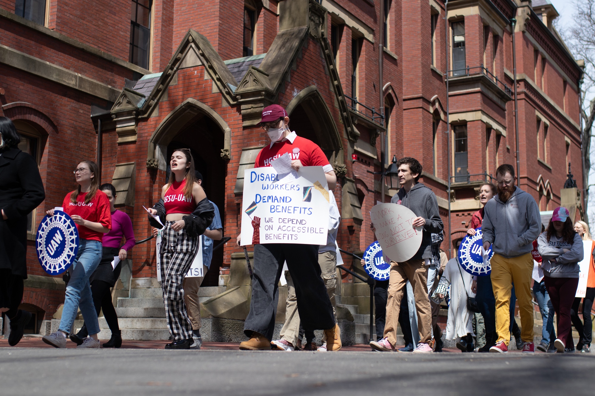 Nearly 500 Graduate Students Petition Harvard to Not Restrict Emergency ...