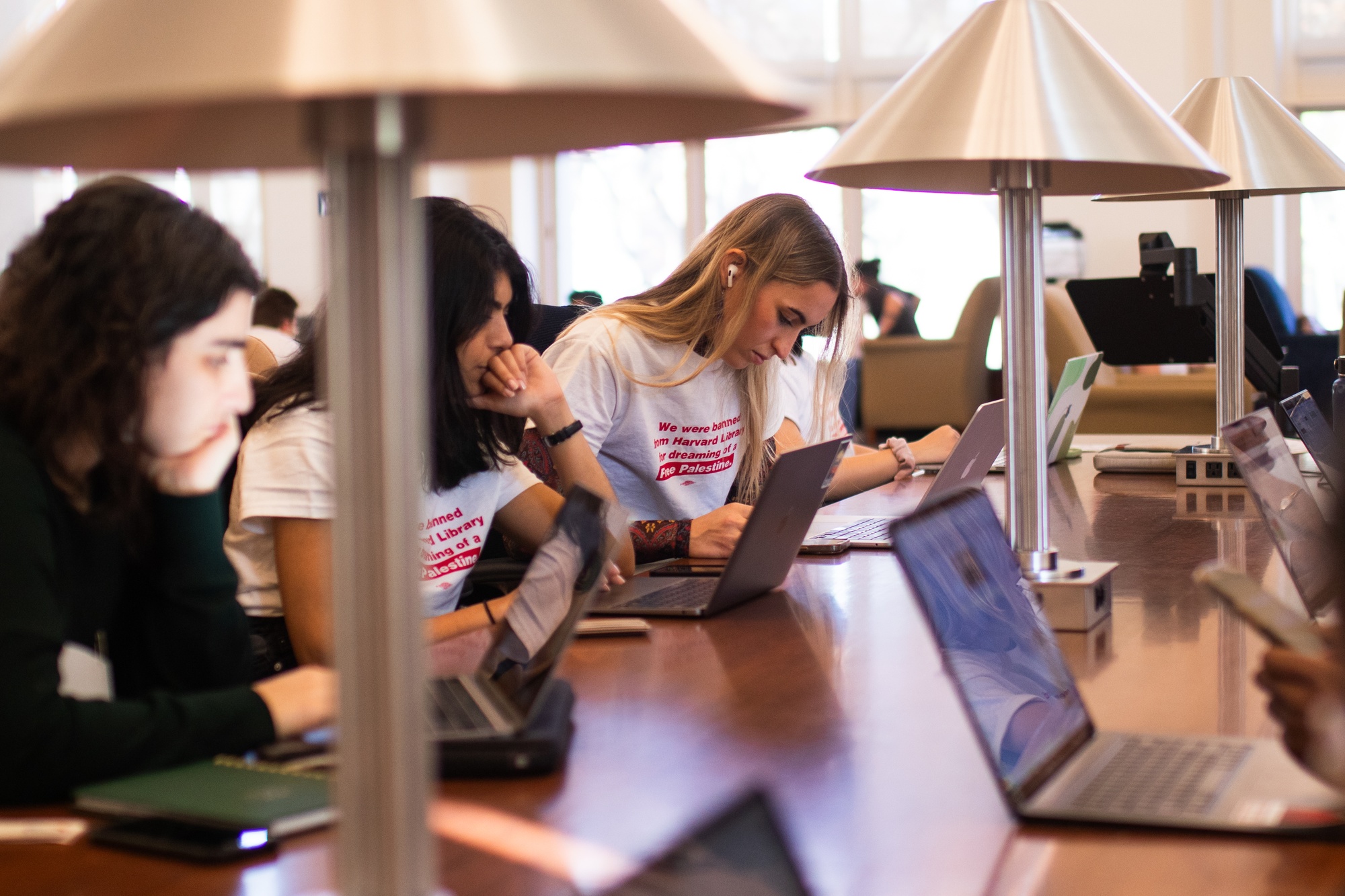 Harvard Law School Students Protest in Library, Leave Before ID Checks ...