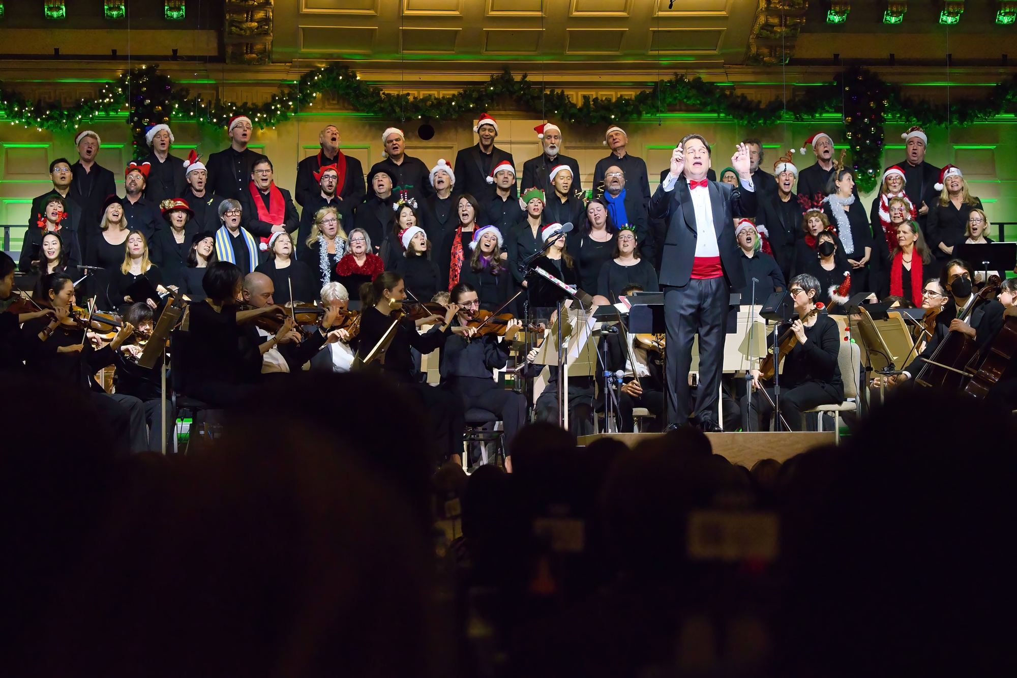 ‘Holiday Pops’ Review: A Splendid and Spirited Journey | Arts | The ...