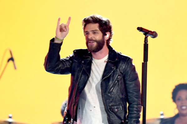 Thomas Rhett Uses Acceptance Speech To Pray For Kane Brown [WATCH] | WFMS