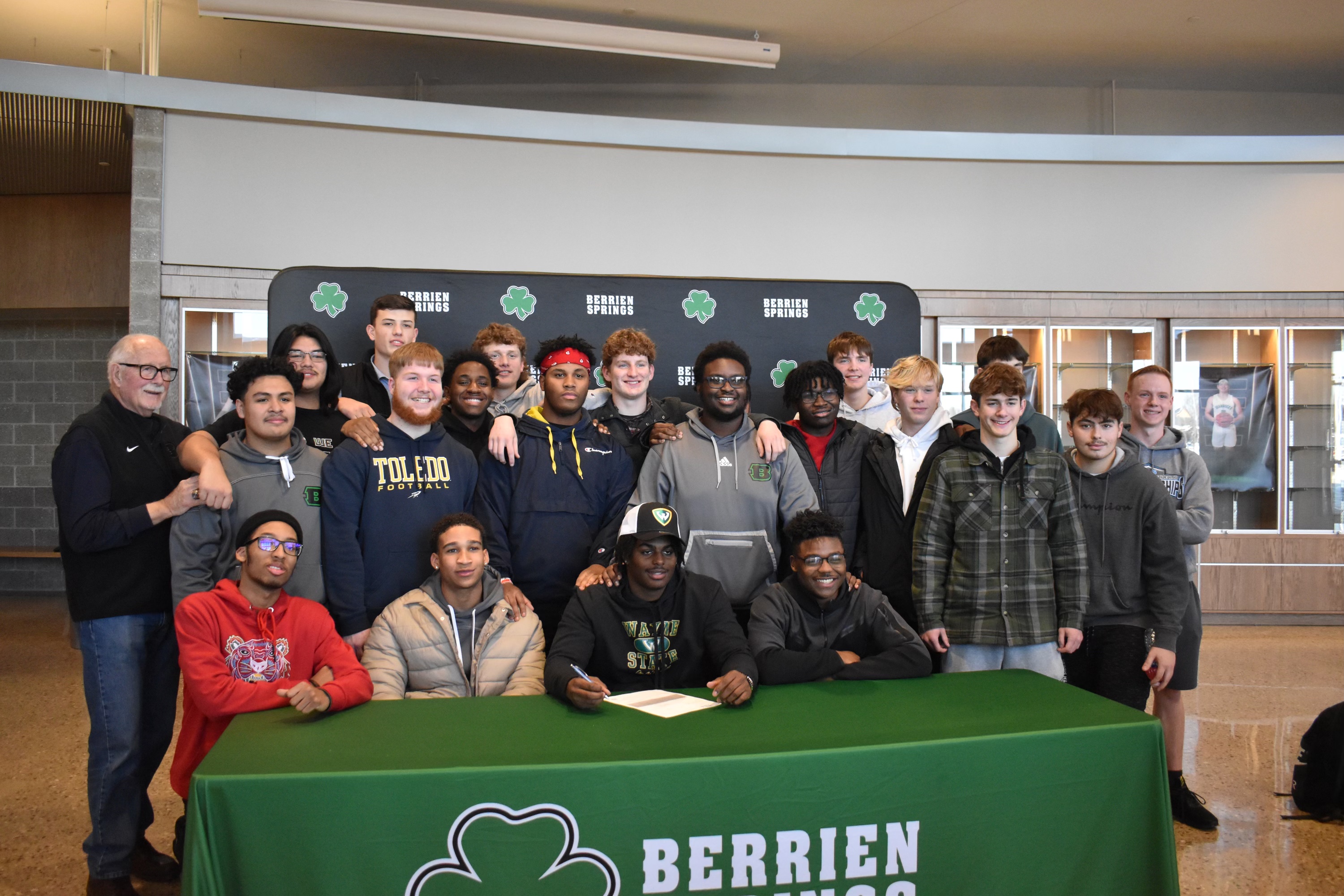 Berrien Springs 2023 MLB/RB CJ Gordon has signed his Letter of Intent ...