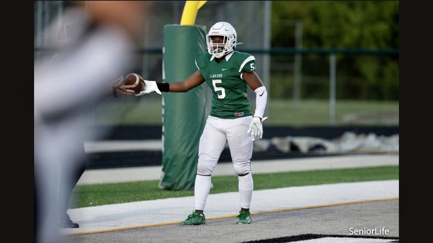 West Bloomfield 2025 RB/MLB/OLB Joshua Tate is visiting Holy Cross on ...