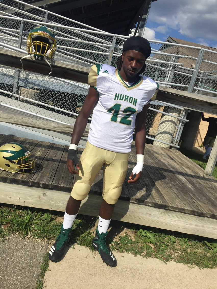 Ann Arbor Huron (Varsity) - The D Zone Football