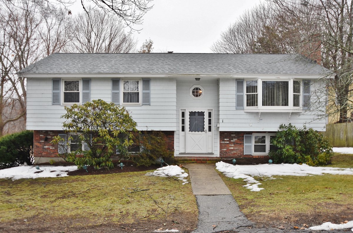 Virtual Tour of 1 Cross Street, Reading, Massachusetts 01867 - Single ...