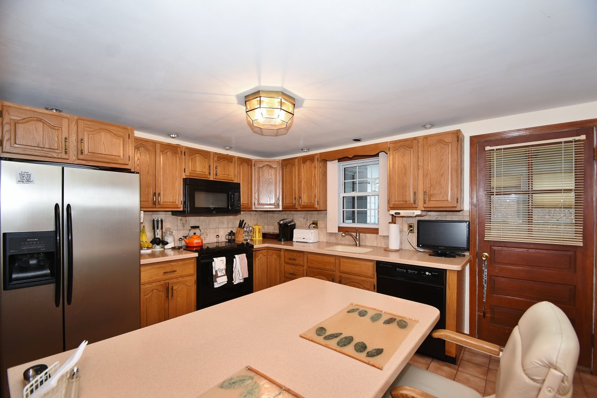 Virtual Tour of 1 Cross Street, Reading, Massachusetts 01867 - Single ...