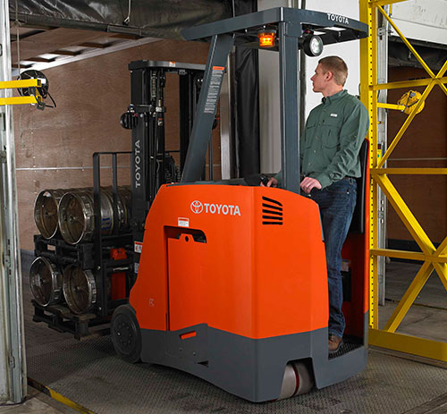 Stand-Up Forklift & Lift Truck | Rider Forklift | Toyota Forklifts
