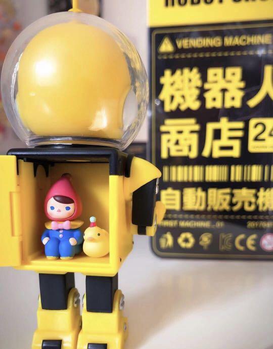 Molly robot shop Molly by Kenny Wong, Pucky from P... | Trampt Library