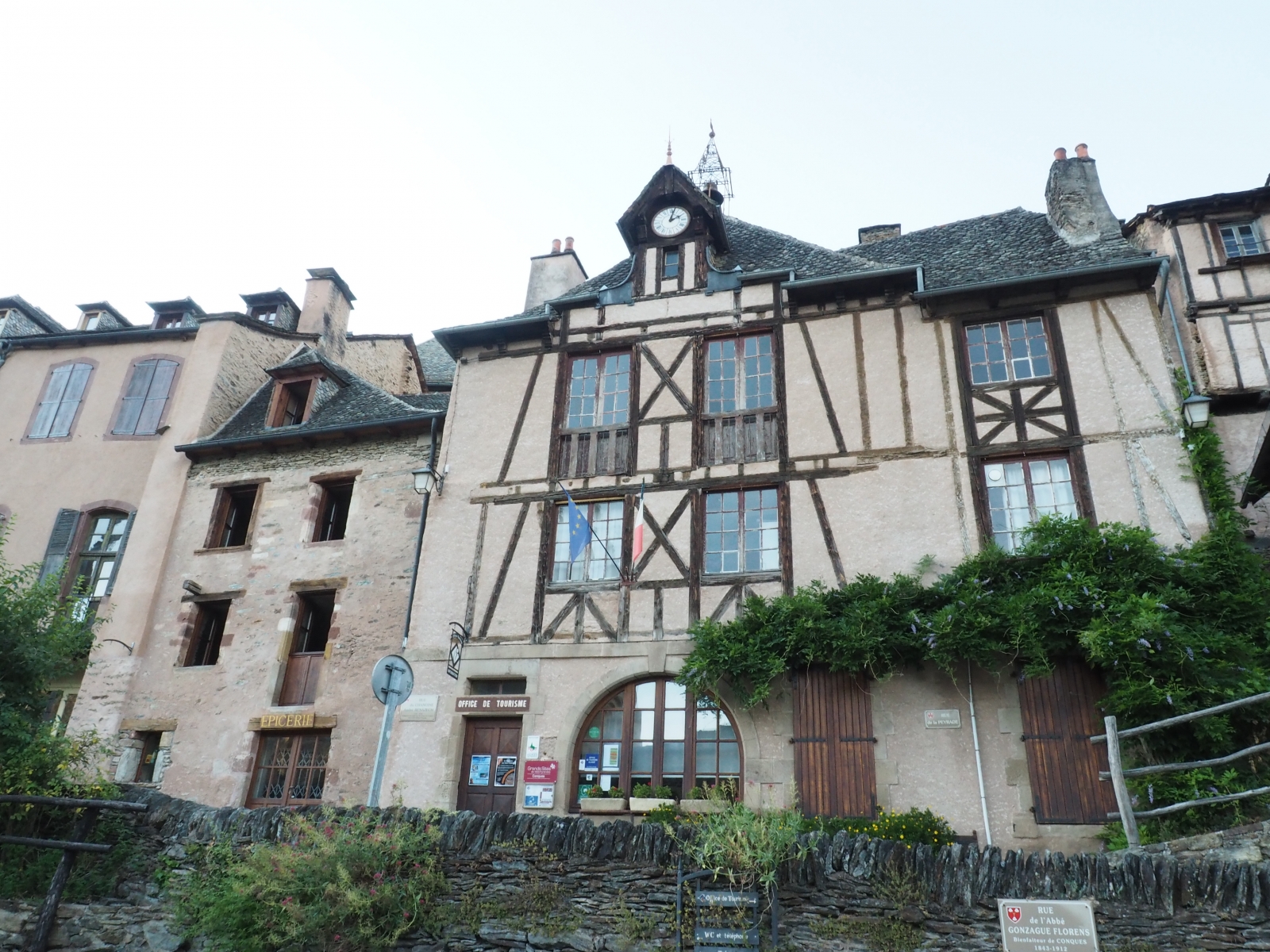 Conques, France: Detailed map, informations, activities and recommended ...