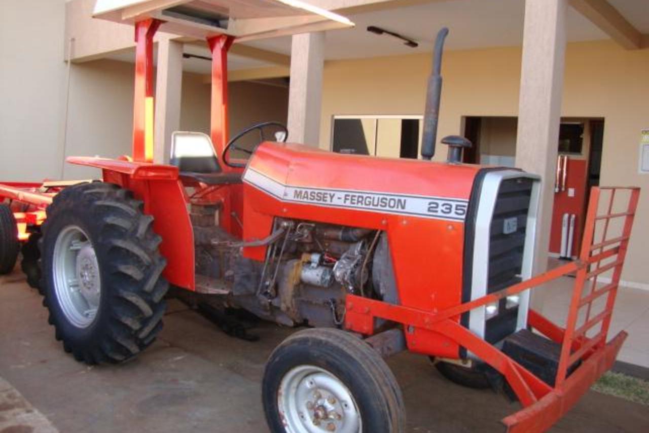 Trator Massey Ferguson 235 77/77 - Edin Tratores | Trucadao.com.br